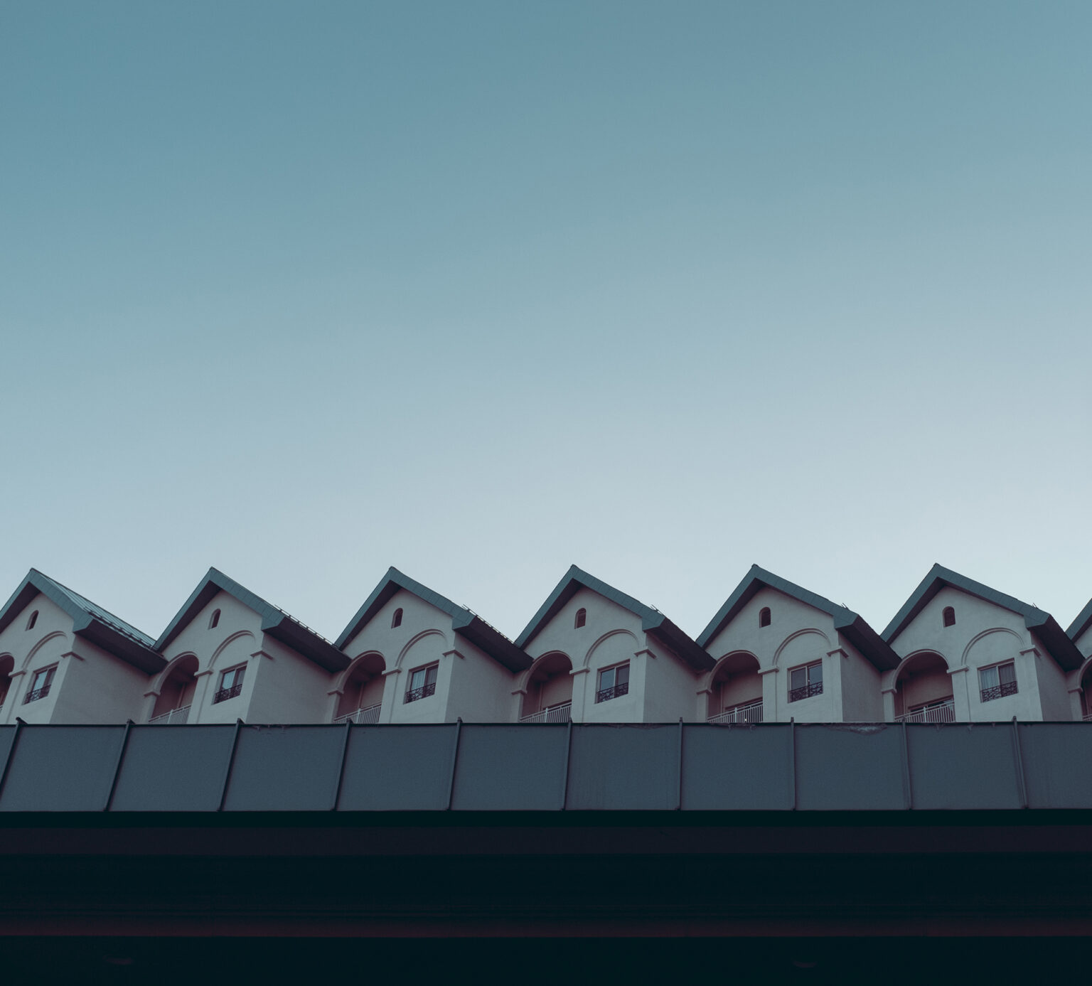 Minimal Approach To Street Photography – FUJILOVE MAGAZINE