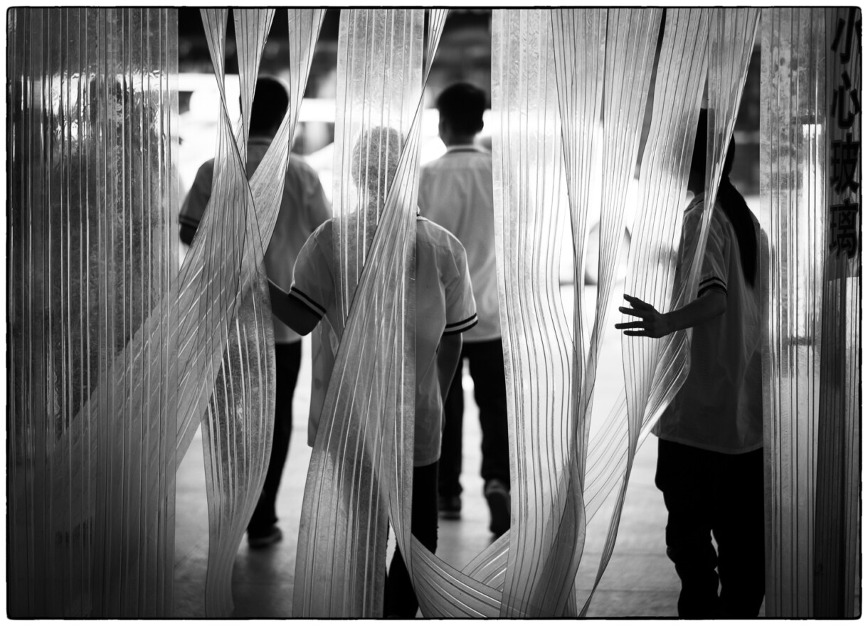 Intersections in Street Photography – FUJILOVE MAGAZINE