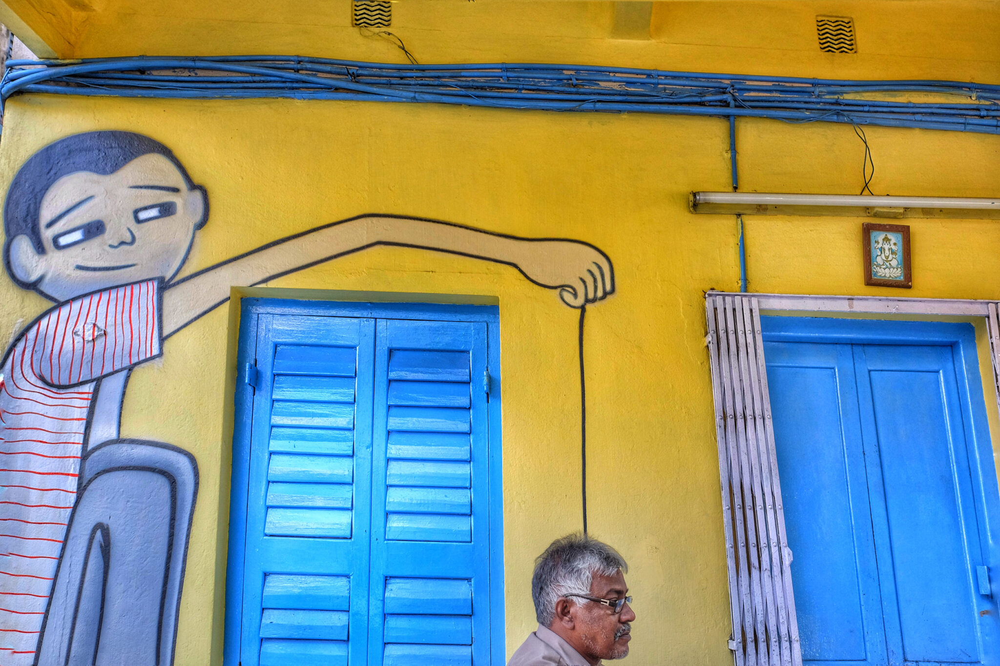 Using Juxtaposition in Street Photography – FUJILOVE MAGAZINE