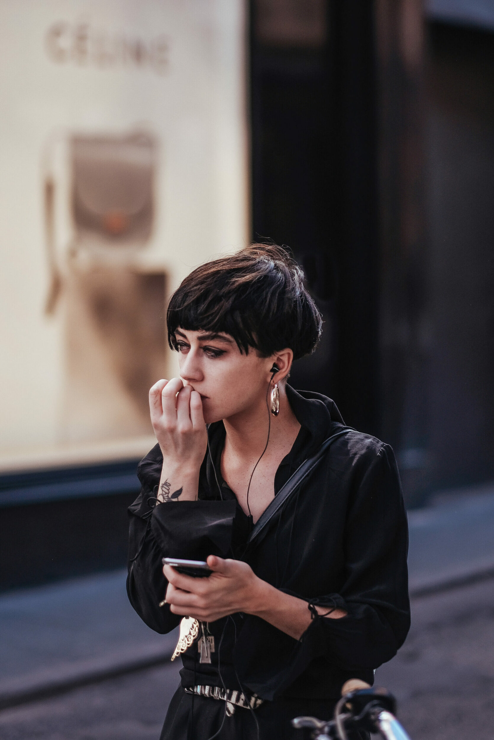 Getting Close in Street Photography – FUJILOVE MAGAZINE