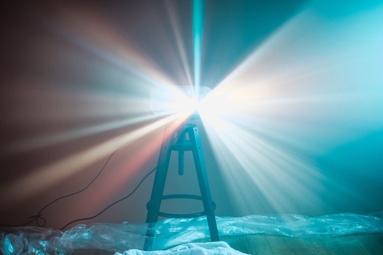 Sci-Fi Light Rays with a Smoke Machine and a Projector – FUJILOVE MAGAZINE