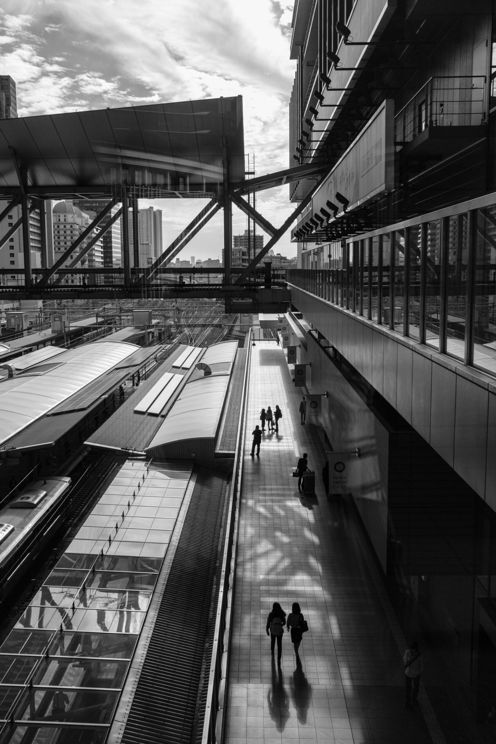 Take a Step Back to Improve Your Street Photography – FUJILOVE MAGAZINE