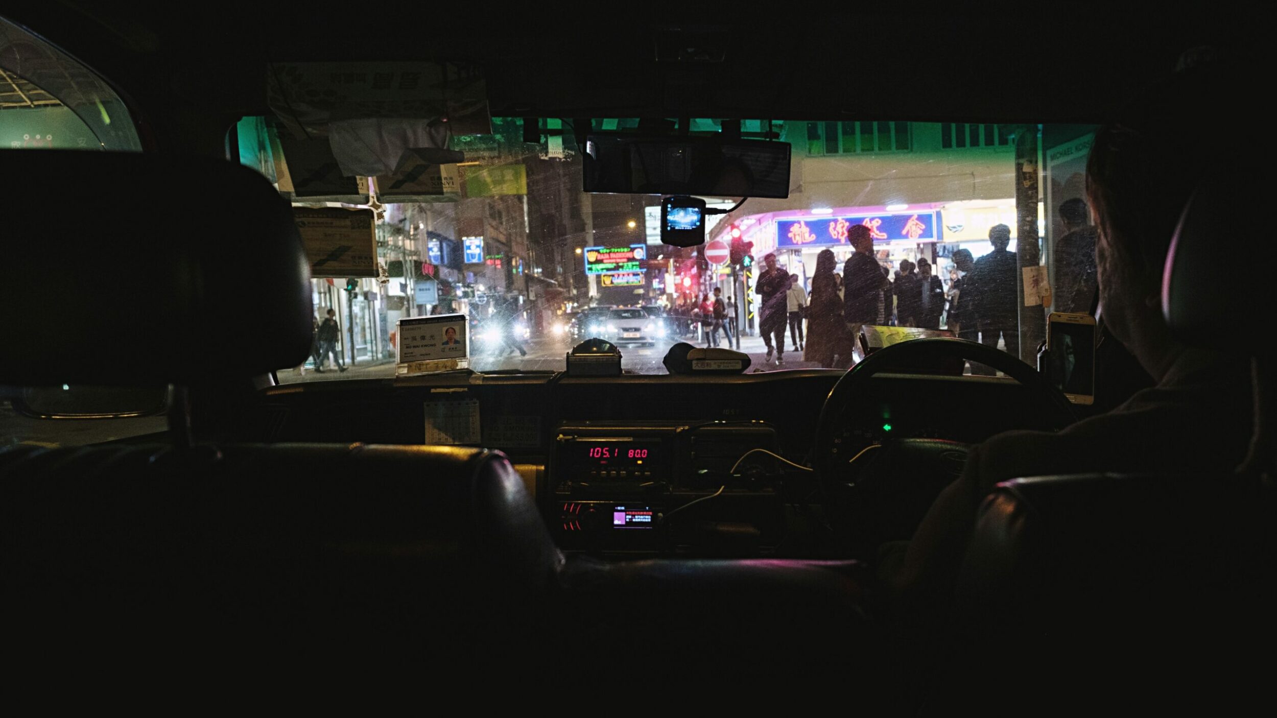 Hong Kong at Night: Painting with Shadows – FUJILOVE MAGAZINE