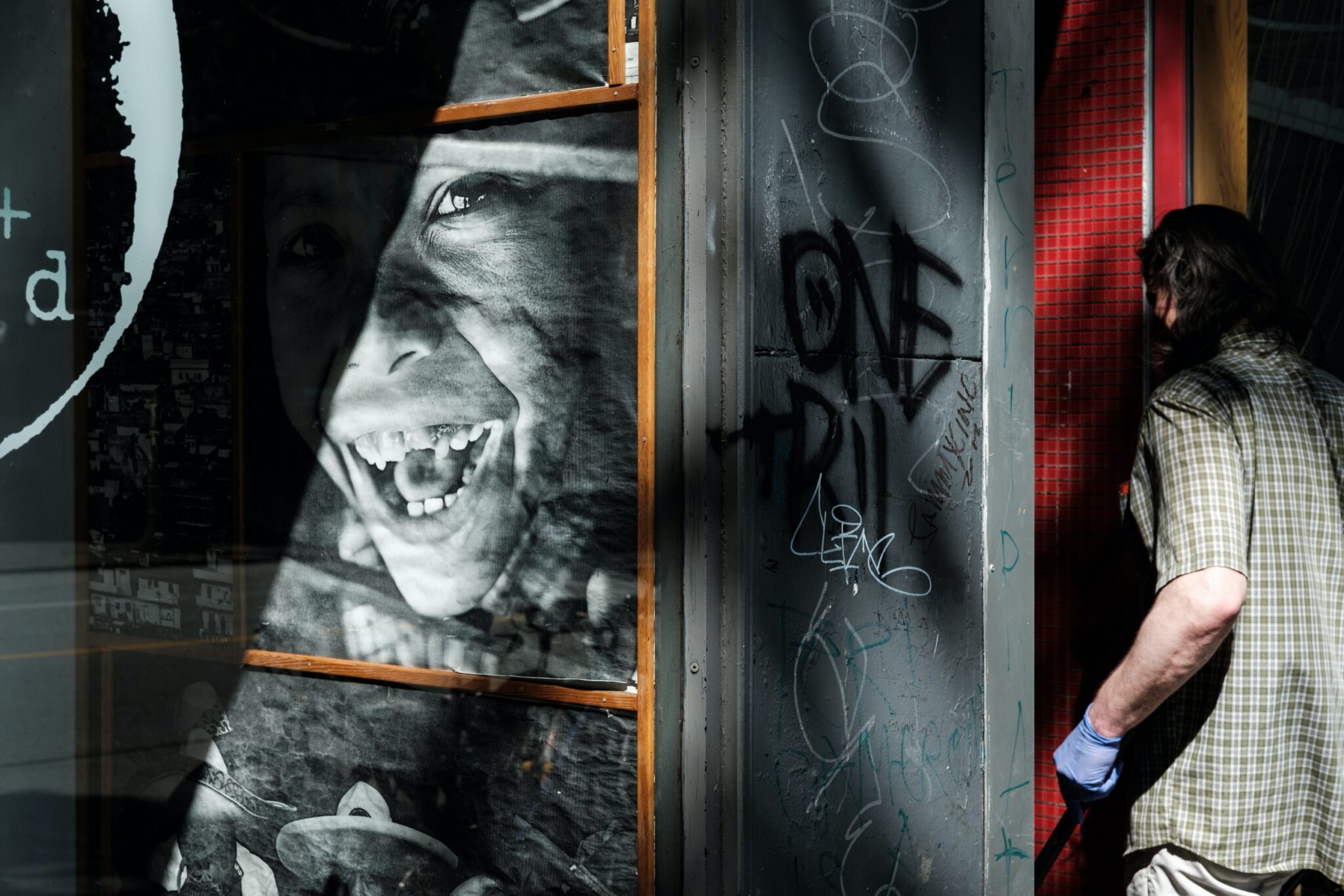 Street Photography 101: Composition Before People – FUJILOVE MAGAZINE