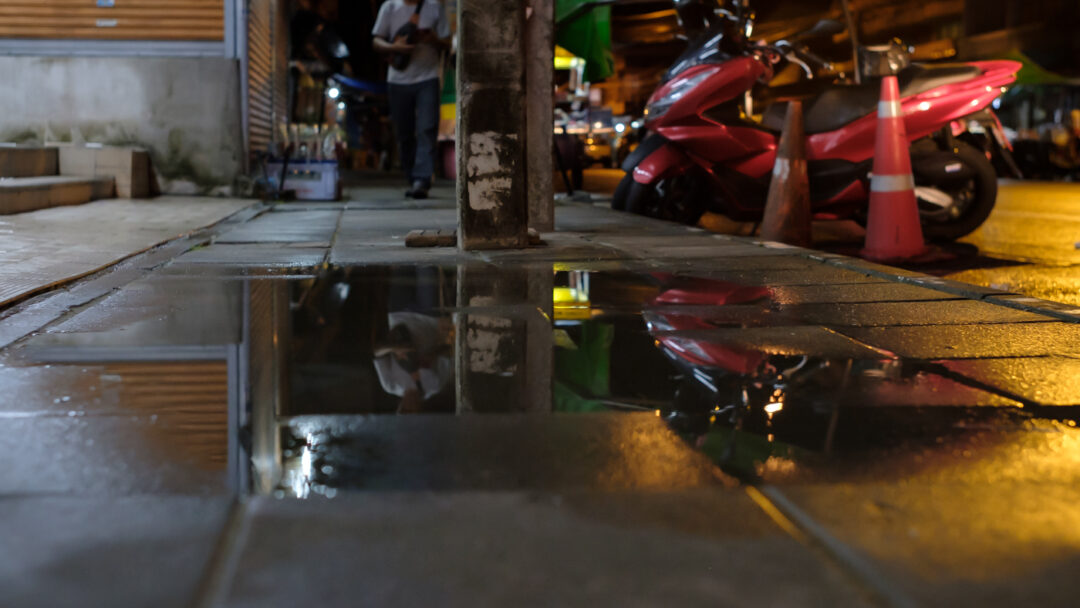 Night Riding & Stills with the Sirui Nightwalker S35 35mm T1.2 Cine ...