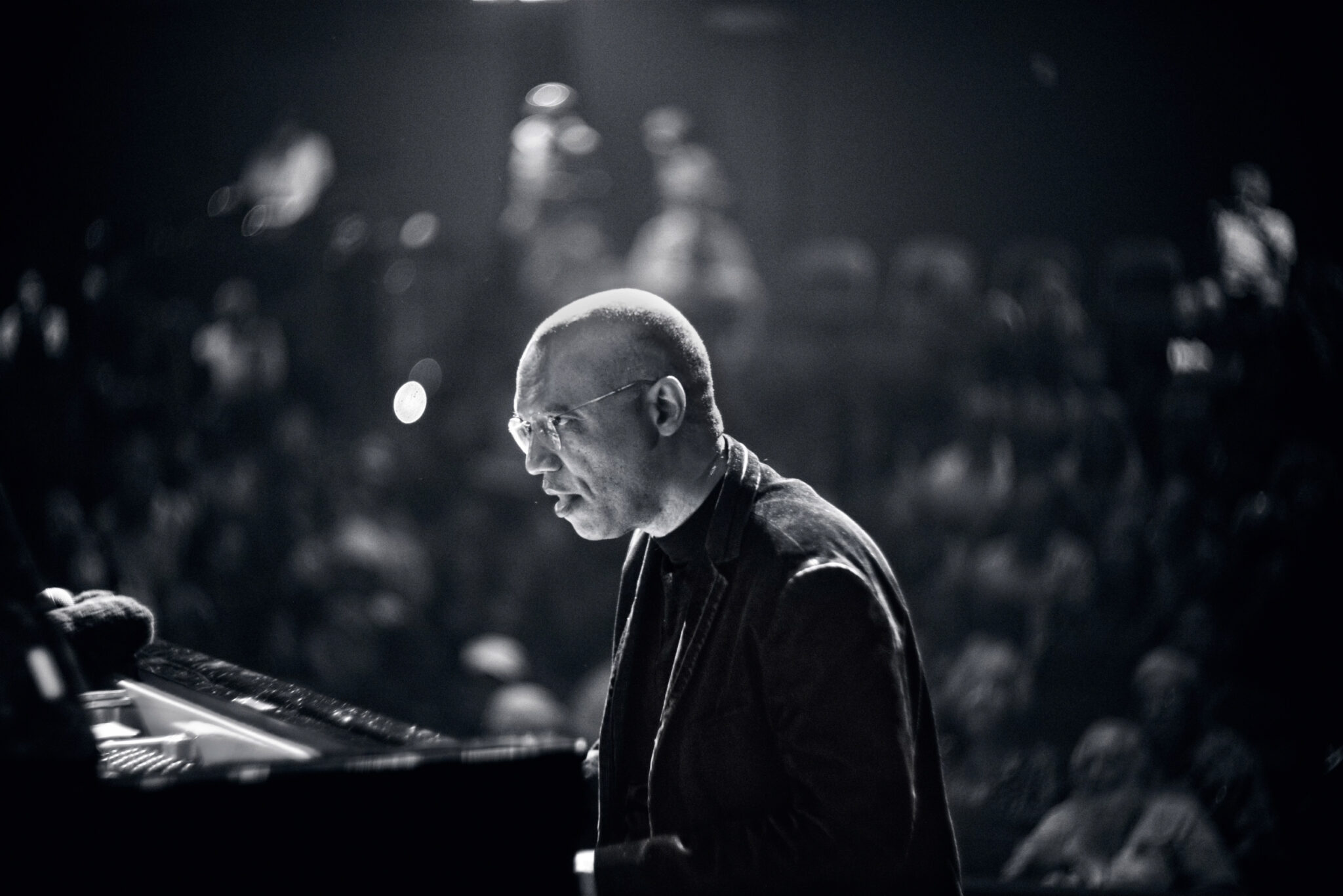 The Silence Between: Photographs of Music in the Moment – FUJILOVE MAGAZINE